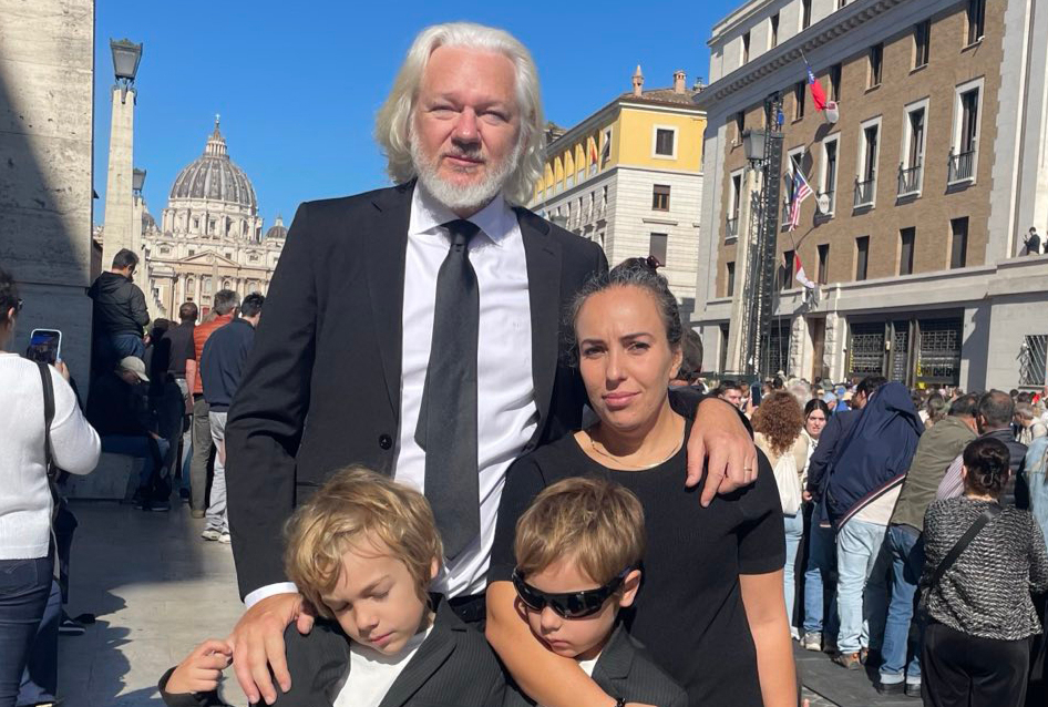 WikiLeaks Founder Julian Assange Attends Pope Francis's Funeral - News ...
