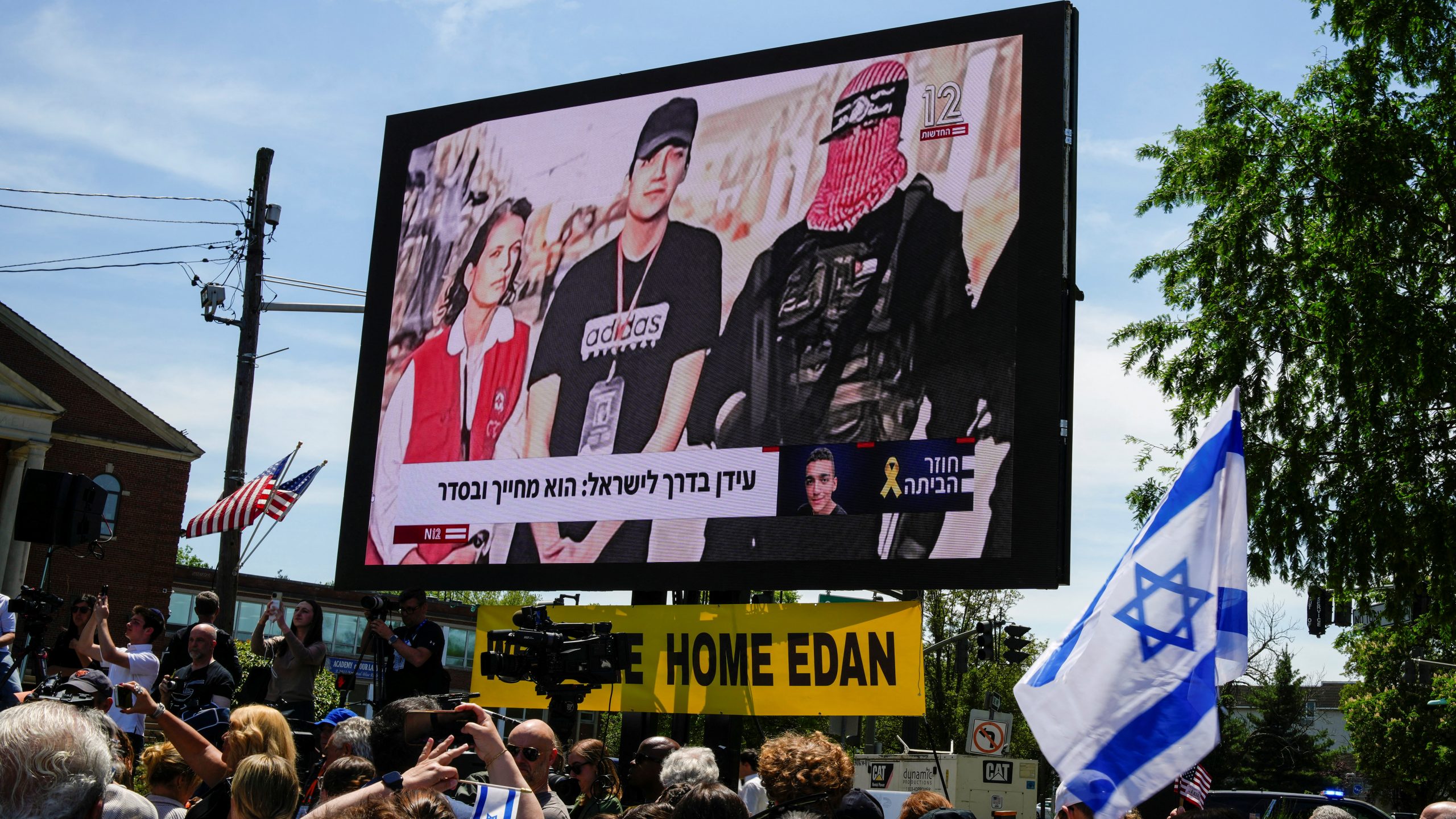 Hamas Releases US-Israeli Citizen Edan Alexander After Talks With US ...